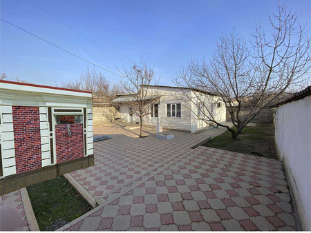 Hovli sotiladi. Продается дом