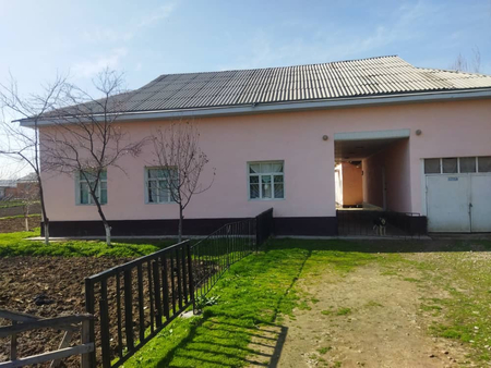Уй сотилади! 13 соток 7 хонали.