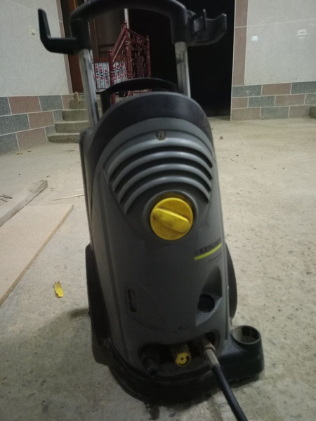 Карчер мойка  профессиональ HD 220 v