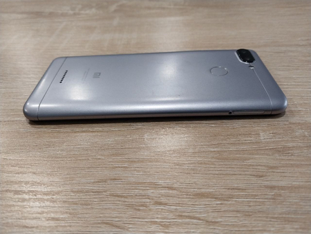 Xiaomi Redmi 6 .