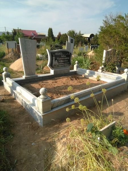 Кабр тошлари, дарвозалар