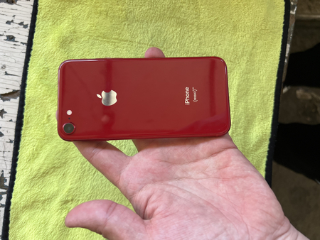 iphone 8 pamit 64g holati zor oqip tel qlila