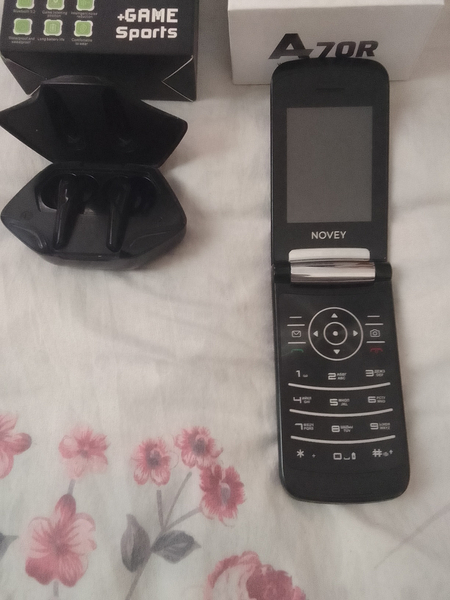 Novey legushka  iwatch s9 aqilli soat. G11 simsiz quloq chin sotiladi
