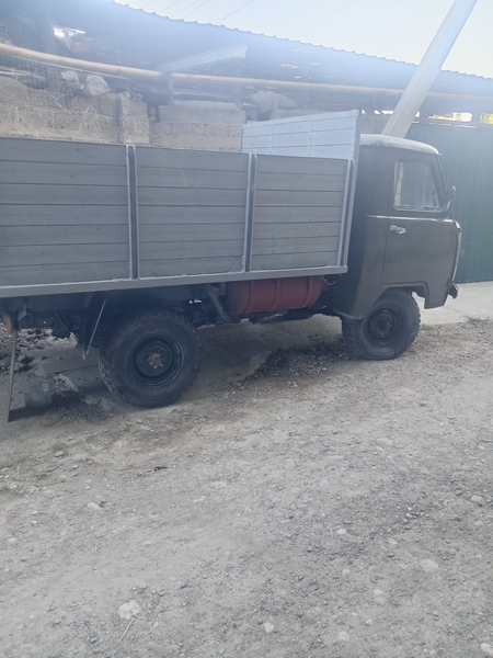 Продаётся УАЗ бортовой