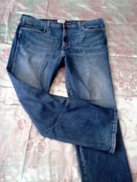 Продам джинсы wrangler