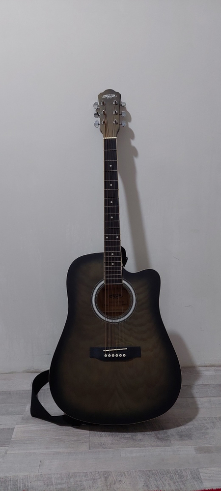 Gitara sotiladi,гитара