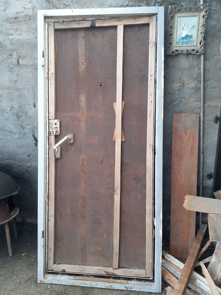 Продается железный дверь