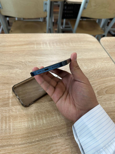 iPhone 12 64GB srochna