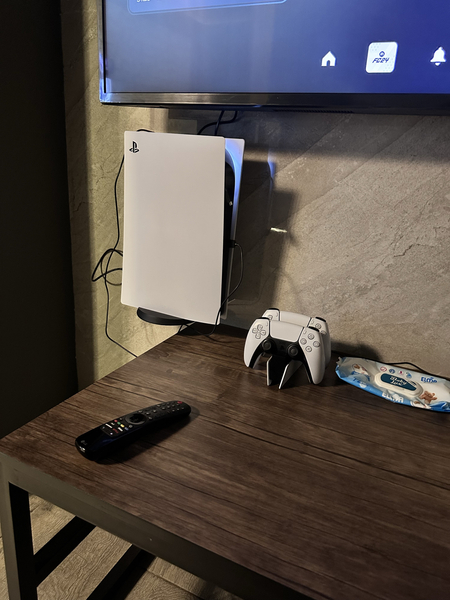 Playstation 5 с джойстиками и играми