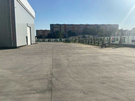 Продается территория 12 000 кв.м. в Бектемироском районе со зданиями