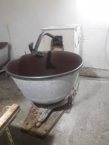 Qolipli non ishlab chiqarish apparatlari sotiladi