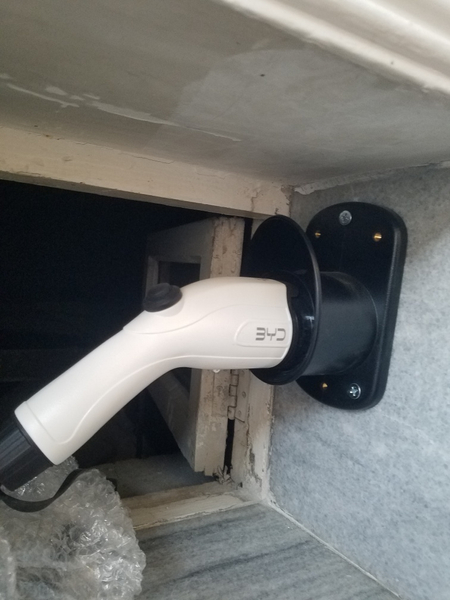 Ustanovka elektro stansiya dlya avtomalib