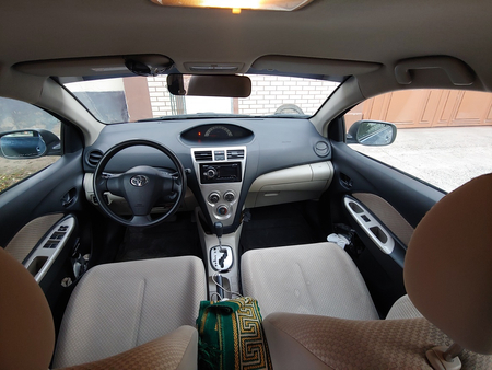 Toyota Yaris sotiladi