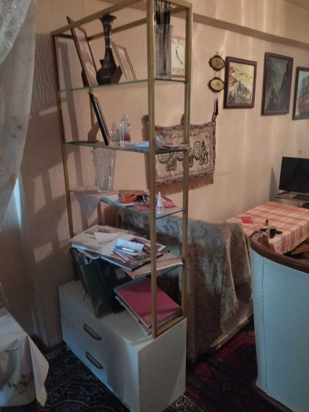 Срочно! Витрины, стеллажи для магазина, аптеки, косметологии.
