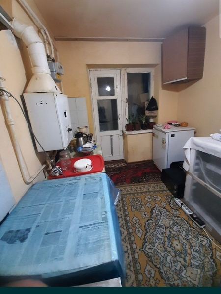 Срочно продаётся 2х ком квартира 4 эт 4 мик. район