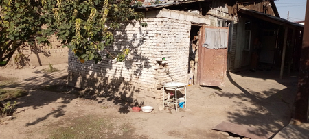 Xovli sotiladi 3 sotux 3 xona
