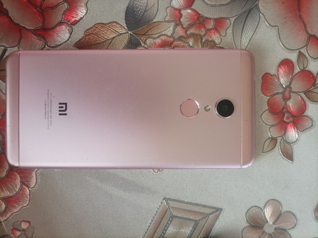 Redmi 5. Xotira 16 GB 2 GB operativka.