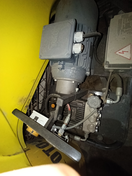 Avtomoyla uchun Karcher kompresor pena bachok sotiladi