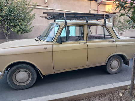 Автомобилнинг холати яхши. 2/3 та деталида краска бор холос.