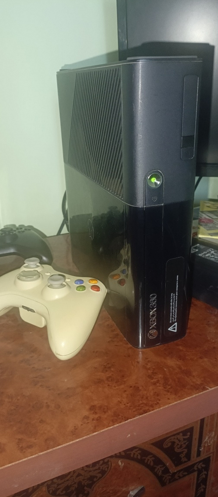 Продам xbox 360 e