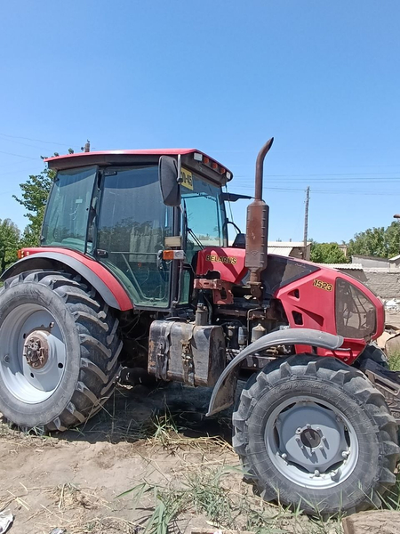 Belarus traktor  sotiladi