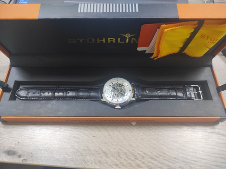 Новые оригинальные швейцарские часы бренда Stuhrling