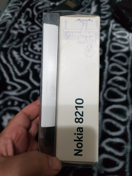 Nokia 8210 knopichniy