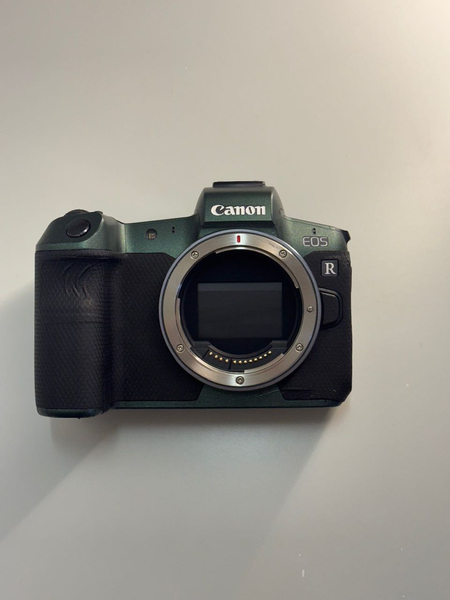 Canon Eos R / RF объектив 24/105 f5.6 / Smallrig cage Eos R