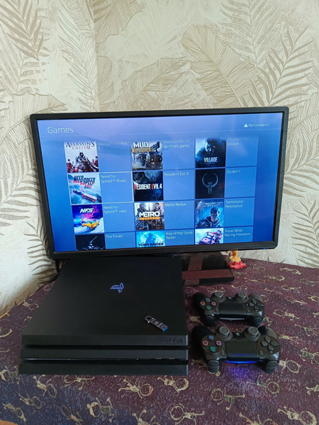PS4 pro 1TB V:9.00+100 ta oyin ideal xolatda garantiya bor