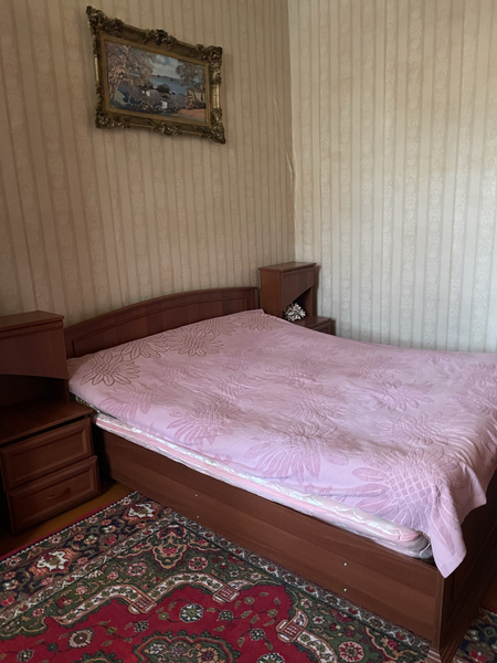 Двухспальняя Кровать с двумя тумбочками