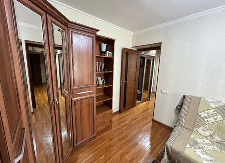 Novza metrosi oldida 2/2/4 40m² boʻlgan shinam kvartira ijaraga