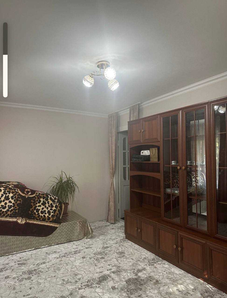 uy sotiladi farxod bozori yonida 2 xona 3etaj 49500$