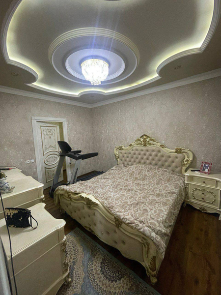 Олмазор тумани, Себзор 4/1/4, 100 м2 квартира шошилинч сотилади