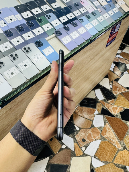 iPhone 11  64 gb black ideal
