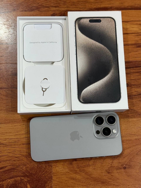 iPhone 15 pro 256 гб привезен айфон прямиком из Дубаи