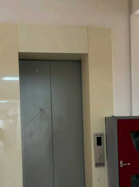Продаётся 3 700 м². склад на 1-ой линии.