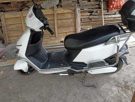 Skuter sotiladi Holati yaxshi