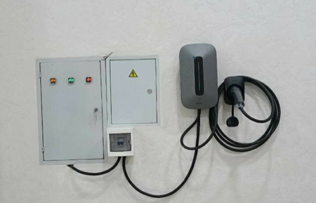 Elektromobillar uchun zaryadka o‘rnatib berish xizmati