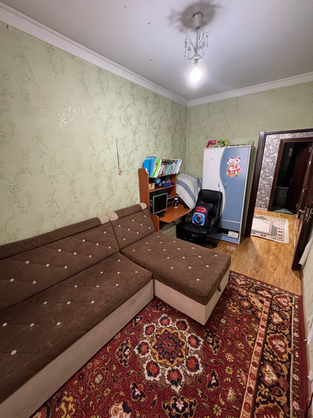 Срочно Продаётся 4-х комнатная 4/1/4 Юнусабад-11 Мегапланет метро