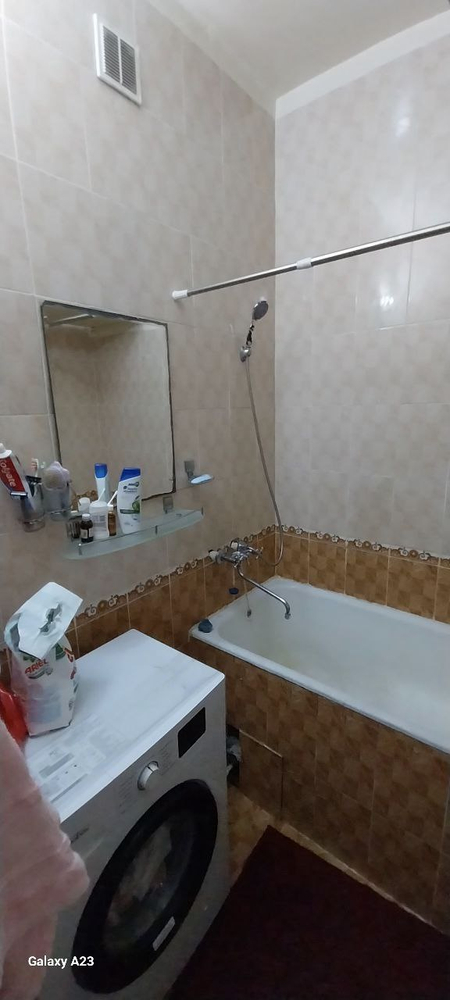 1 xonali kvartera sotiladi 2 xona qilingan