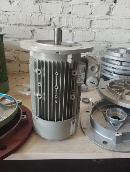 Элетрадвигатели из Германии SIEMENS 1,1-0,75 кв вся оборудование новая