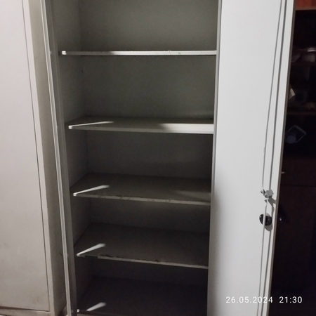 Shkaf metalicheskiy