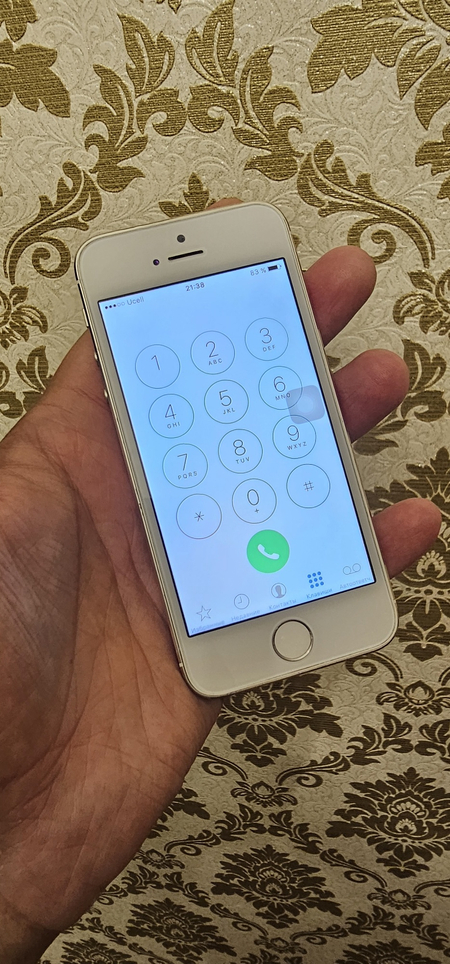 Продам Iphone SE и iphone 5s
