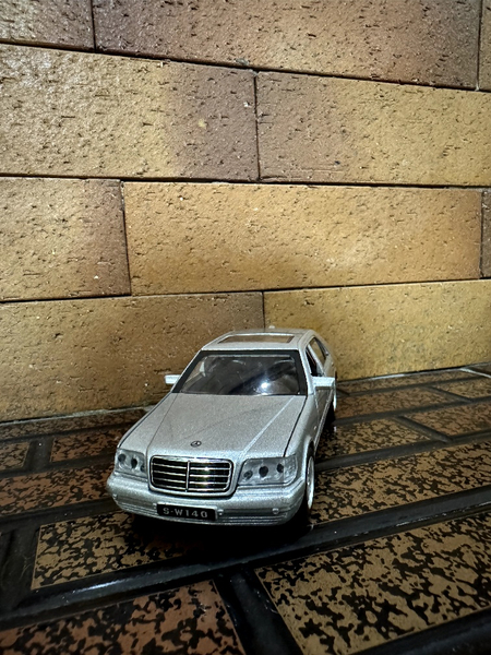 Mercedes Benz w140