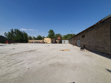 Samarqand Selskida sklad sotiladi