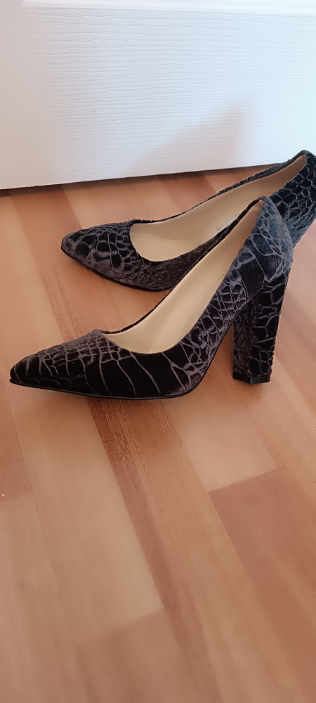 Продам женские туфли