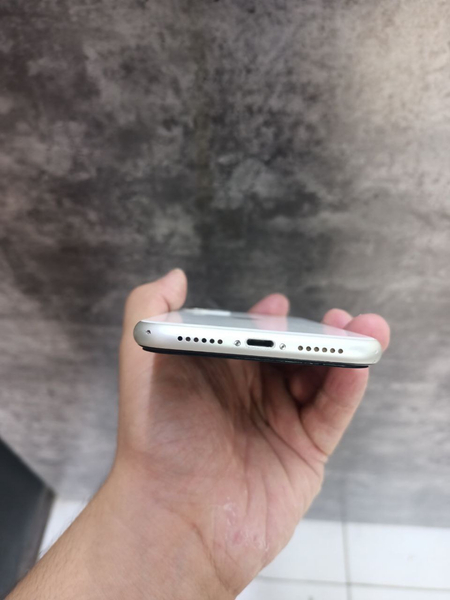 iphone 11  128 batareka 73