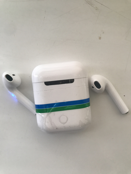 Airpods i15.    .
