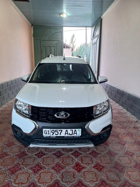 Lada largus cross