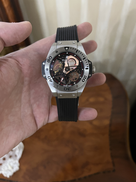 Продам новую часы от бренда Hublot